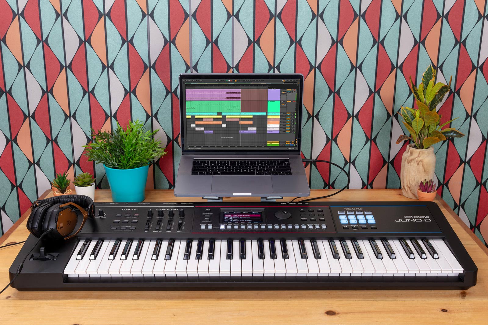 Cây đàn đa năng Synthesizer JUNO-D series