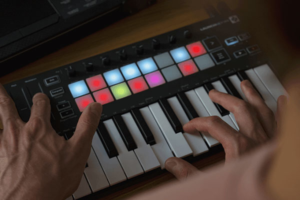 Hướng dẫn chọn mua Midi Controller cho phòng thu