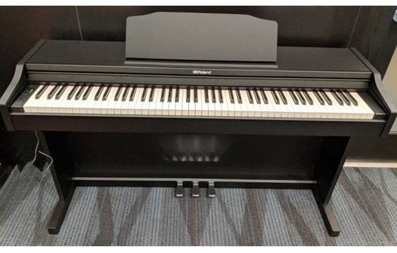 Roland RP-30 khởi đầu tốt nhất cho con trẻ trên cây đàn Piano